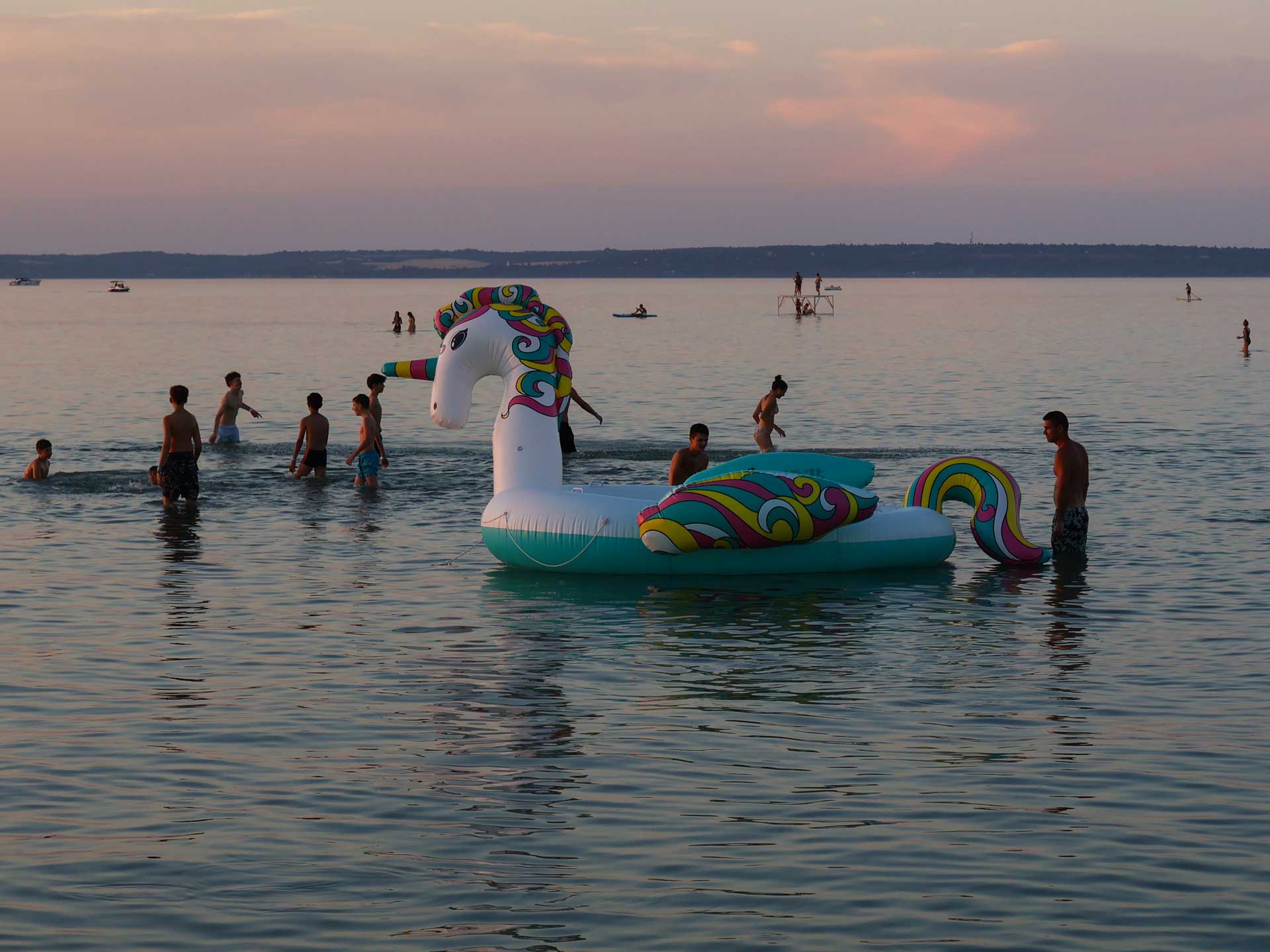 Aranypart Camping & Apartments - Balatoni apartmanok, lakókocsi-, és ...